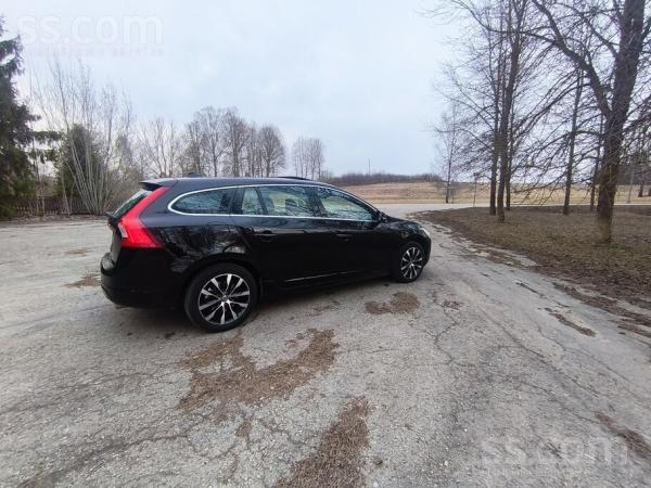 Melns Volvo V60 2012 Jēkabpils, ar dzinēja tilpumu 2.40 L un nobraukumu 245 tūkst. km par 8300 €, foto 3 vietnē AUTOMOTO.COM.LV
