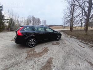 Black Volvo V60 2012 in Jekabpils, with an engine capacity of 2.40 L and mileage of 245 thousand km for 8300 €, photo 4 on AUTOMOTO.COM.LV