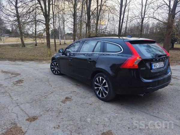 Melns Volvo V60 2012 Jēkabpils, ar dzinēja tilpumu 2.40 L un nobraukumu 245 tūkst. km par 8300 €, foto 4 vietnē AUTOMOTO.COM.LV