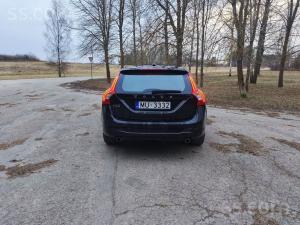 Black Volvo V60 2012 in Jekabpils, with an engine capacity of 2.40 L and mileage of 245 thousand km for 8300 €, photo 6 on AUTOMOTO.COM.LV