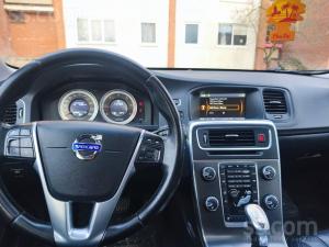 Black Volvo V60 2012 in Jekabpils, with an engine capacity of 2.40 L and mileage of 245 thousand km for 8300 €, photo 7 on AUTOMOTO.COM.LV
