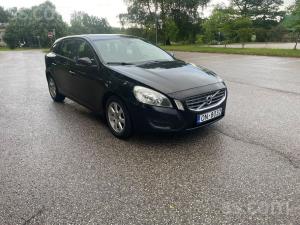 Black Volvo V60 2012 in Cesis, with an engine capacity of 1.60 L and mileage of 227 thousand km for 4600 €, photo  on AUTOMOTO.COM.LV