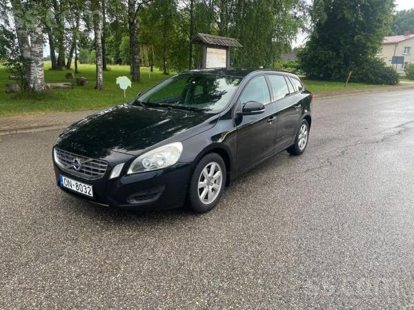 Melns Volvo V60 2012 Cēsis, ar dzinēja tilpumu 1.60 L un nobraukumu 227 tūkst. km par 4600 €, foto 2 vietnē AUTOMOTO.COM.LV