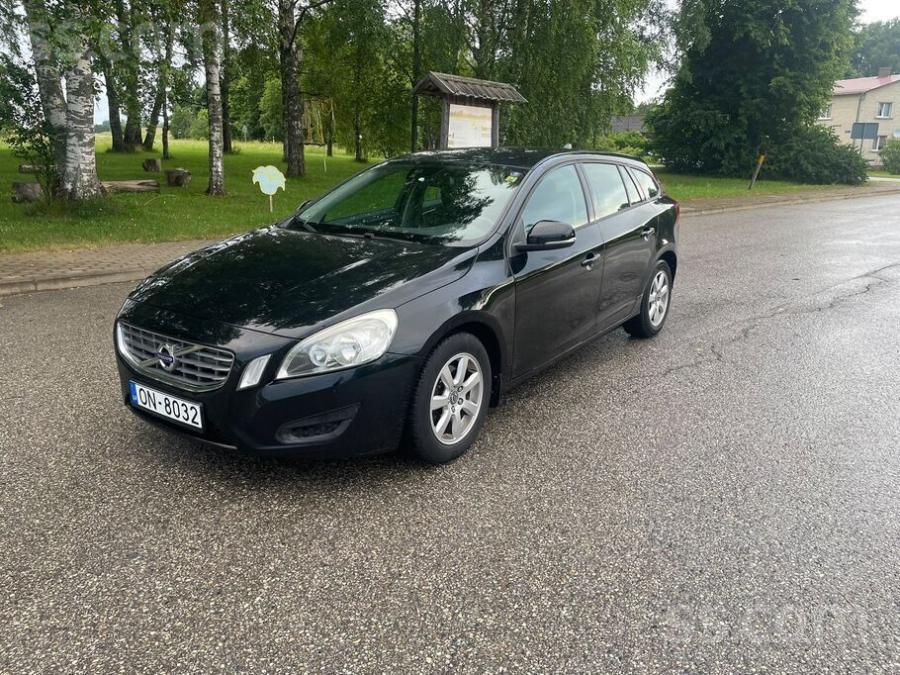 Black Volvo V60 2012 in Cesis, with an engine capacity of 1.60 L and mileage of 227 thousand km for 4600 €, photo 3 on AUTOMOTO.COM.LV