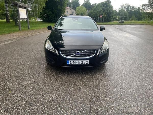 Melns Volvo V60 2012 Cēsis, ar dzinēja tilpumu 1.60 L un nobraukumu 227 tūkst. km par 4600 €, foto 3 vietnē AUTOMOTO.COM.LV