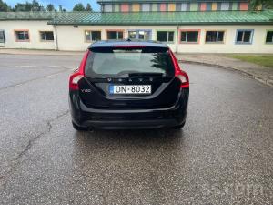 Black Volvo V60 2012 in Cesis, with an engine capacity of 1.60 L and mileage of 227 thousand km for 4600 €, photo 5 on AUTOMOTO.COM.LV