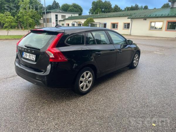 Melns Volvo V60 2012 Cēsis, ar dzinēja tilpumu 1.60 L un nobraukumu 227 tūkst. km par 4600 €, foto 6 vietnē AUTOMOTO.COM.LV
