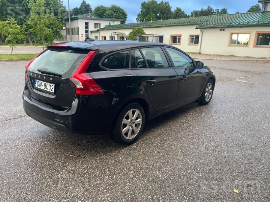 Black Volvo V60 2012 in Cesis, with an engine capacity of 1.60 L and mileage of 227 thousand km for 4600 €, photo 7 on AUTOMOTO.COM.LV