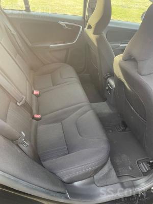 Black Volvo V60 2012 in Cesis, with an engine capacity of 1.60 L and mileage of 227 thousand km for 4600 €, photo 10 on AUTOMOTO.COM.LV