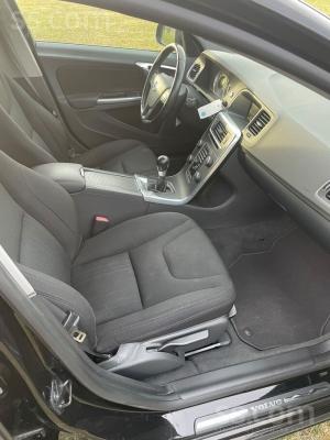 Black Volvo V60 2012 in Cesis, with an engine capacity of 1.60 L and mileage of 227 thousand km for 4600 €, photo 12 on AUTOMOTO.COM.LV