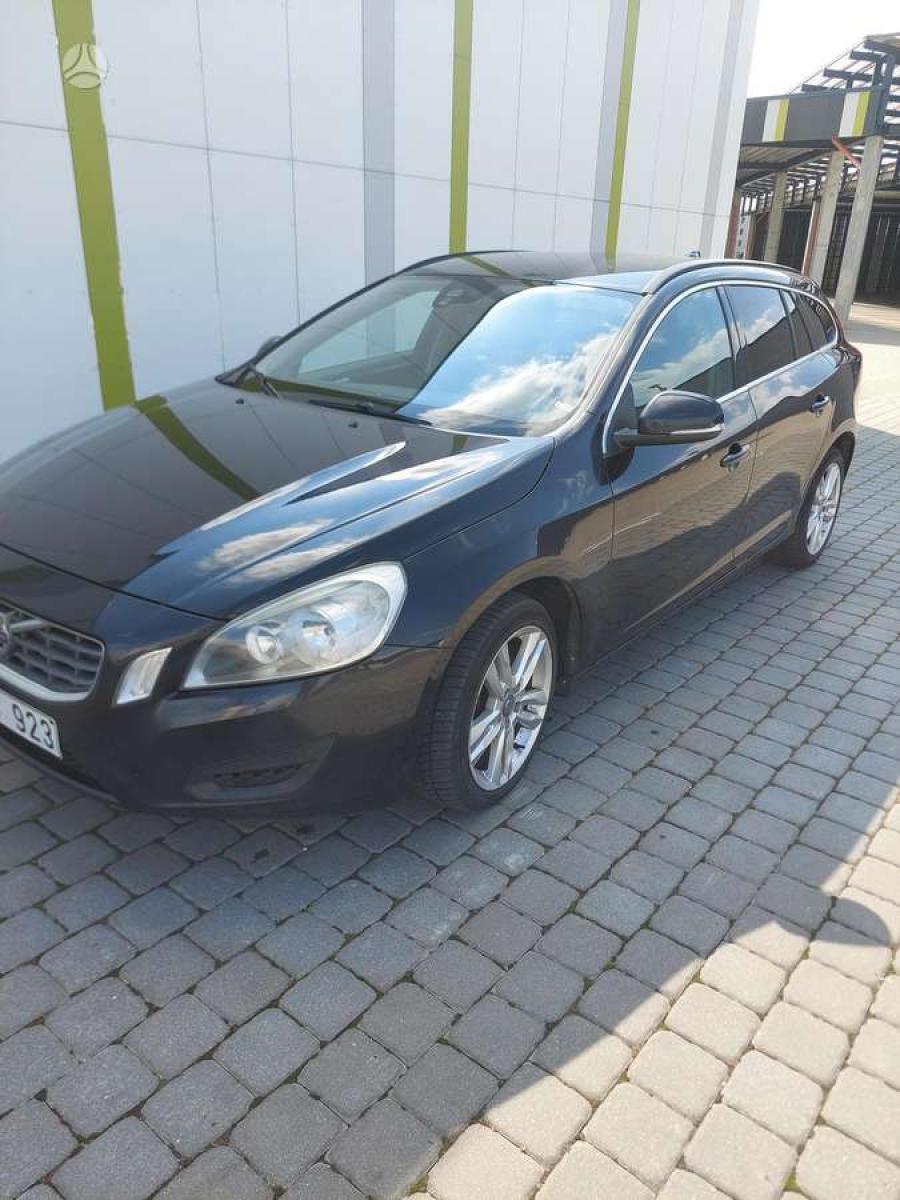 Melns Volvo V60 2012 Jurbarkas, ar dzinēja tilpumu 1.56 L un nobraukumu 371 tūkst. km par 4200 €, foto 3 vietnē AUTOMOTO.COM.LV