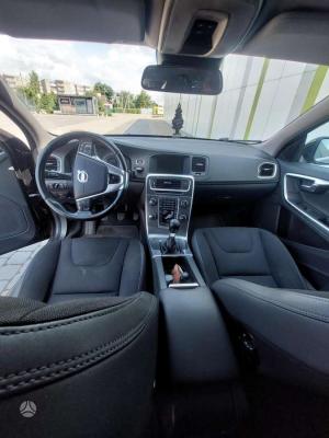 Melns Volvo V60 2012 Jurbarkas, ar dzinēja tilpumu 1.56 L un nobraukumu 371 tūkst. km par 4200 €, foto 7 vietnē AUTOMOTO.COM.LV