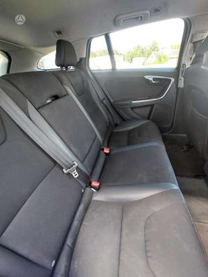 Melns Volvo V60 2012 Jurbarkas, ar dzinēja tilpumu 1.56 L un nobraukumu 371 tūkst. km par 4200 €, foto 9 vietnē AUTOMOTO.COM.LV