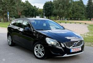 Black Volvo V60 2012 in Raseiniai, with an engine capacity of 2.40 L and mileage of 299 thousand km for 4750 €, photo  on AUTOMOTO.COM.LV