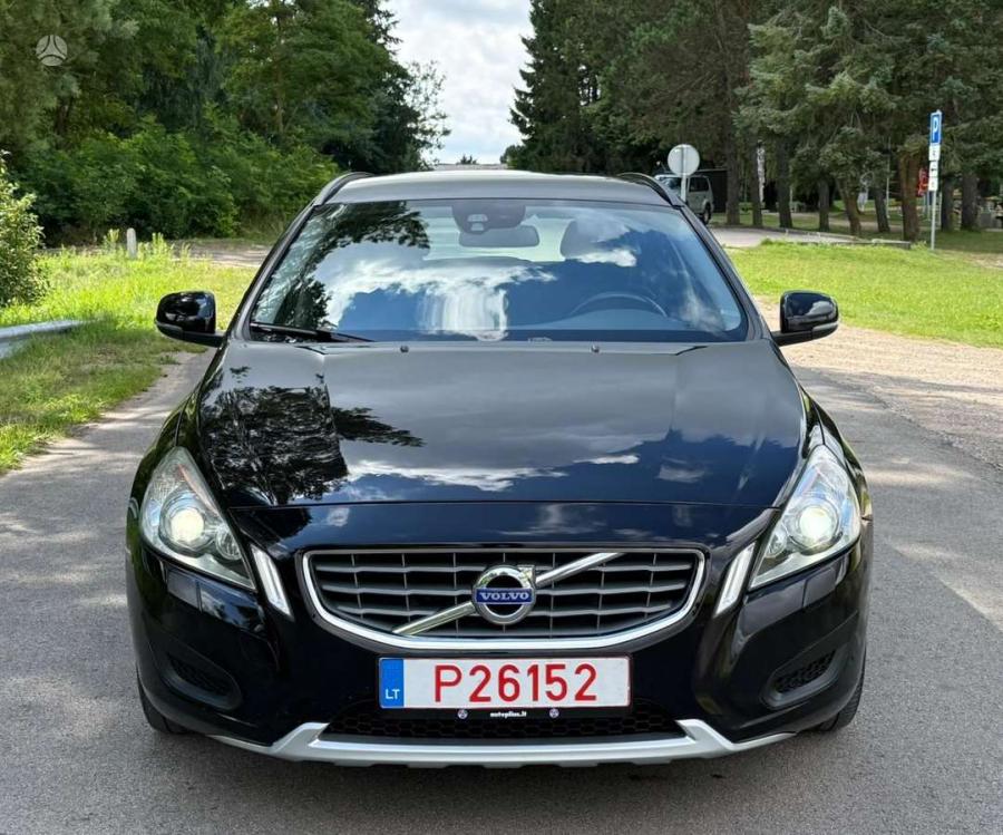 Melns Volvo V60 2012 Raseiniai, ar dzinēja tilpumu 2.40 L un nobraukumu 299 tūkst. km par 4750 €, foto 3 vietnē AUTOMOTO.COM.LV