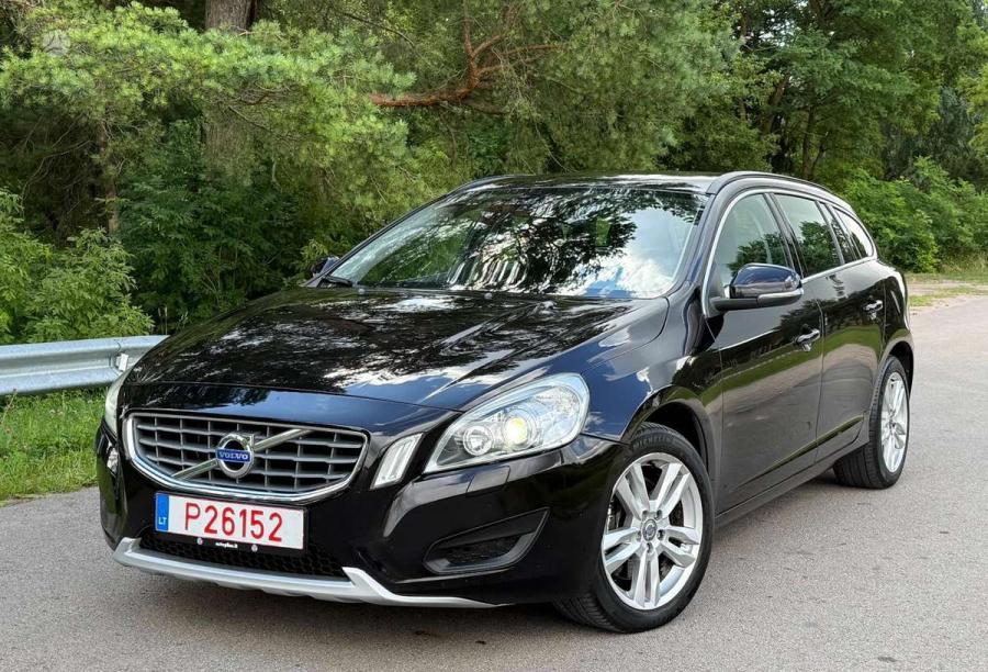 Melns Volvo V60 2012 Raseiniai, ar dzinēja tilpumu 2.40 L un nobraukumu 299 tūkst. km par 4750 €, foto 4 vietnē AUTOMOTO.COM.LV
