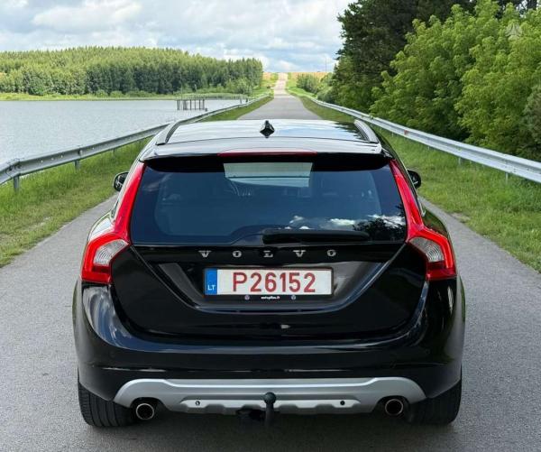 Black Volvo V60 2012 in Raseiniai, with an engine capacity of 2.40 L and mileage of 299 thousand km for 4750 €, photo 5 on AUTOMOTO.COM.LV
