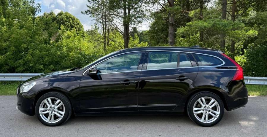 Melns Volvo V60 2012 Raseiniai, ar dzinēja tilpumu 2.40 L un nobraukumu 299 tūkst. km par 4750 €, foto 9 vietnē AUTOMOTO.COM.LV