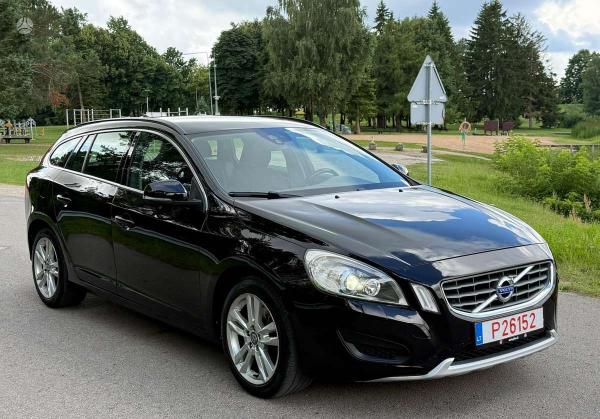 Black Volvo V60 2012 in Raseiniai, with an engine capacity of 2.40 L and mileage of 299 thousand km for 4750 €, photo 9 on AUTOMOTO.COM.LV