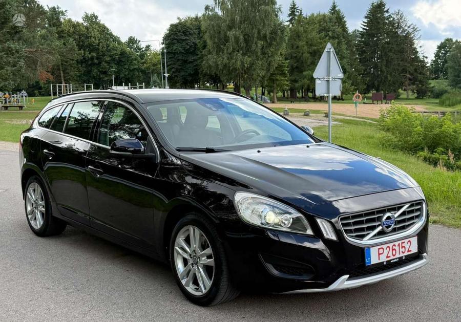 Melns Volvo V60 2012 Raseiniai, ar dzinēja tilpumu 2.40 L un nobraukumu 299 tūkst. km par 4750 €, foto 10 vietnē AUTOMOTO.COM.LV