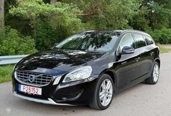 Black Volvo V60 2012 in Raseiniai, with an engine capacity of 2.40 L and mileage of 299 thousand km for 4750 €, photo 10 on AUTOMOTO.COM.LV