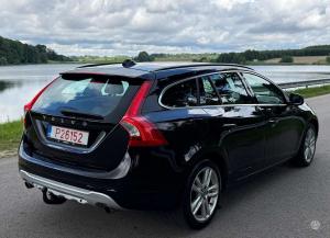 Melns Volvo V60 2012 Raseiniai, ar dzinēja tilpumu 2.40 L un nobraukumu 299 tūkst. km par 4750 €, foto 12 vietnē AUTOMOTO.COM.LV