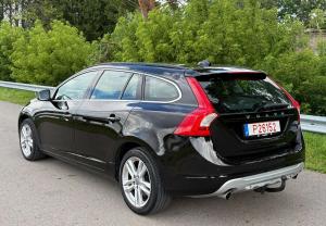 Melns Volvo V60 2012 Raseiniai, ar dzinēja tilpumu 2.40 L un nobraukumu 299 tūkst. km par 4750 €, foto 13 vietnē AUTOMOTO.COM.LV