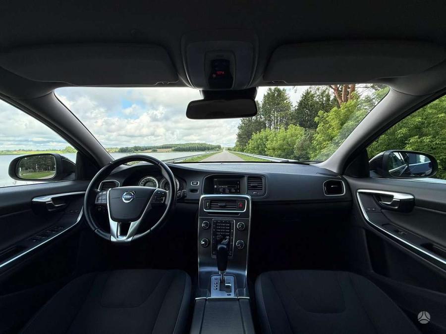 Melns Volvo V60 2012 Raseiniai, ar dzinēja tilpumu 2.40 L un nobraukumu 299 tūkst. km par 4750 €, foto 16 vietnē AUTOMOTO.COM.LV