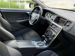 Melns Volvo V60 2012 Raseiniai, ar dzinēja tilpumu 2.40 L un nobraukumu 299 tūkst. km par 4750 €, foto 18 vietnē AUTOMOTO.COM.LV