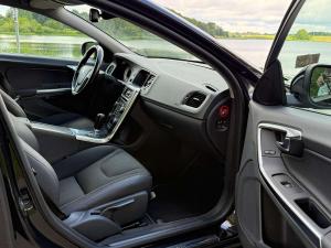 Melns Volvo V60 2012 Raseiniai, ar dzinēja tilpumu 2.40 L un nobraukumu 299 tūkst. km par 4750 €, foto 19 vietnē AUTOMOTO.COM.LV