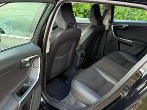 Melns Volvo V60 2012 Raseiniai, ar dzinēja tilpumu 2.40 L un nobraukumu 299 tūkst. km par 4750 €, foto 20 vietnē AUTOMOTO.COM.LV