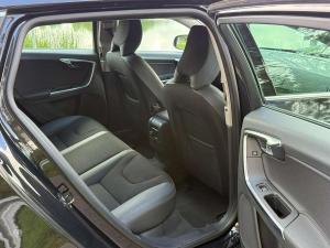Melns Volvo V60 2012 Raseiniai, ar dzinēja tilpumu 2.40 L un nobraukumu 299 tūkst. km par 4750 €, foto 21 vietnē AUTOMOTO.COM.LV