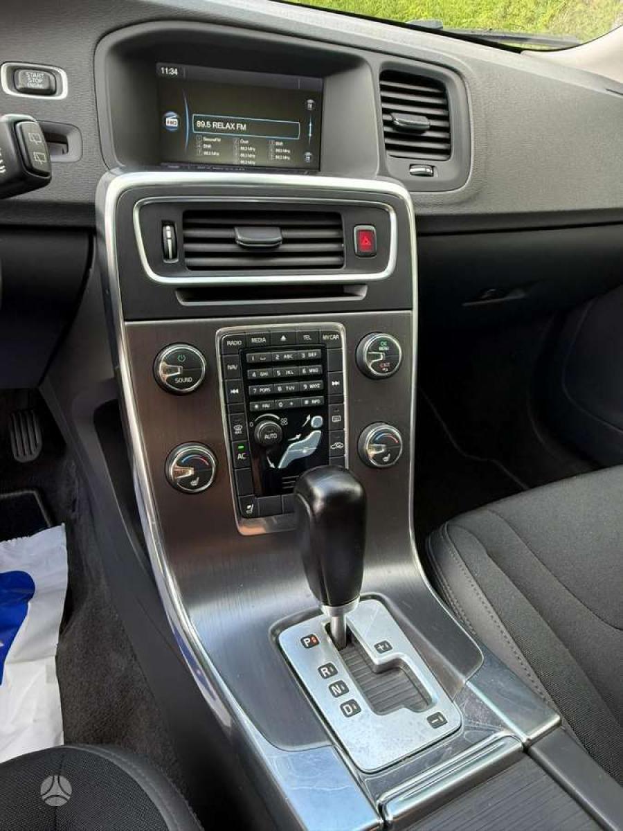 Melns Volvo V60 2012 Raseiniai, ar dzinēja tilpumu 2.40 L un nobraukumu 299 tūkst. km par 4750 €, foto 22 vietnē AUTOMOTO.COM.LV