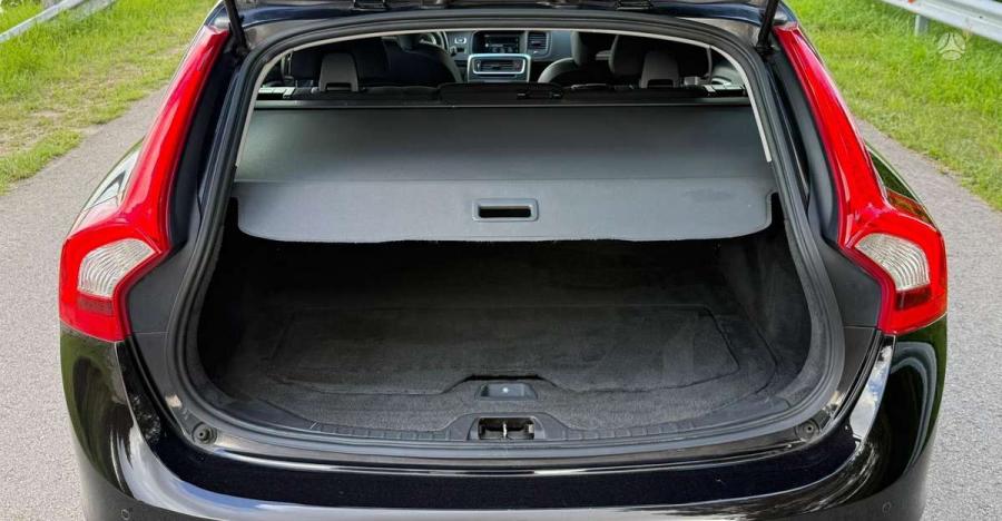 Melns Volvo V60 2012 Raseiniai, ar dzinēja tilpumu 2.40 L un nobraukumu 299 tūkst. km par 4750 €, foto 26 vietnē AUTOMOTO.COM.LV