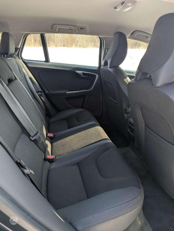 Melns Volvo V60 2012 Klaipėda, ar dzinēja tilpumu 1.56 L un nobraukumu 298 tūkst. km par 3950 €, foto 3 vietnē AUTOMOTO.COM.LV