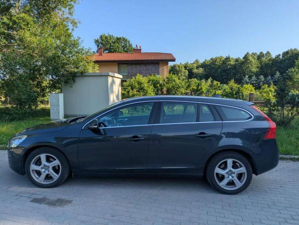 Melns Volvo V60 2012 Klaipėda, ar dzinēja tilpumu 1.56 L un nobraukumu 298 tūkst. km par 3950 €, foto 5 vietnē AUTOMOTO.COM.LV