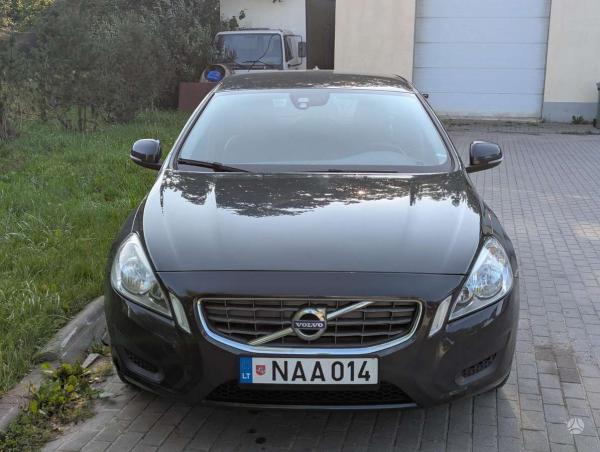 Melns Volvo V60 2012 Klaipėda, ar dzinēja tilpumu 1.56 L un nobraukumu 298 tūkst. km par 3950 €, foto 8 vietnē AUTOMOTO.COM.LV