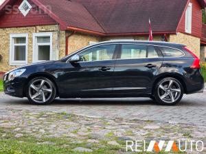Melns Volvo V60 2012 Rīga, ar dzinēja tilpumu 2.00 L un nobraukumu 347 tūkst. km par 6350 €, foto 3 vietnē AUTOMOTO.COM.LV