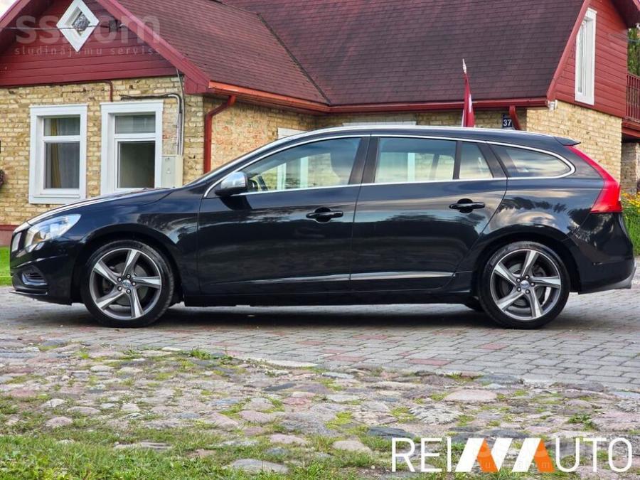 Melns Volvo V60 2012 Rīga, ar dzinēja tilpumu 2.00 L un nobraukumu 347 tūkst. km par 6350 €, foto 3 vietnē AUTOMOTO.COM.LV