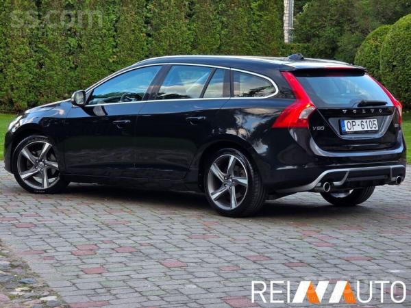 Black Volvo V60 2012 in Riga, with an engine capacity of 2.00 L and mileage of 347 thousand km for 6350 €, photo 3 on AUTOMOTO.COM.LV