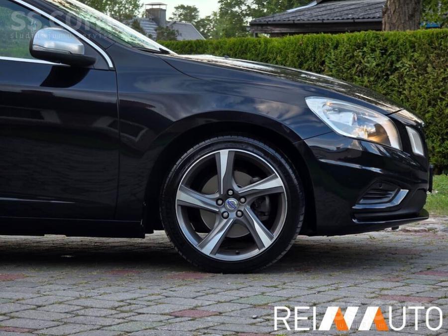 Melns Volvo V60 2012 Rīga, ar dzinēja tilpumu 2.00 L un nobraukumu 347 tūkst. km par 6350 €, foto 13 vietnē AUTOMOTO.COM.LV