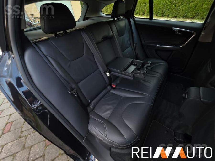 Melns Volvo V60 2012 Rīga, ar dzinēja tilpumu 2.00 L un nobraukumu 347 tūkst. km par 6350 €, foto 18 vietnē AUTOMOTO.COM.LV