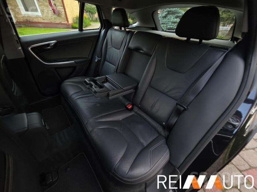 Melns Volvo V60 2012 Rīga, ar dzinēja tilpumu 2.00 L un nobraukumu 347 tūkst. km par 6350 €, foto 19 vietnē AUTOMOTO.COM.LV