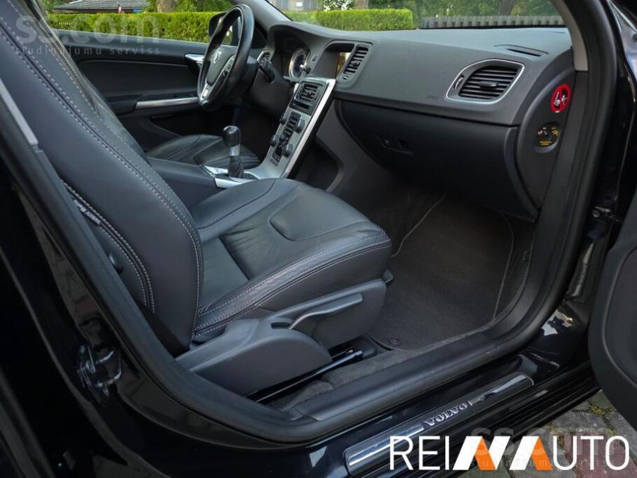 Melns Volvo V60 2012 Rīga, ar dzinēja tilpumu 2.00 L un nobraukumu 347 tūkst. km par 6350 €, foto 21 vietnē AUTOMOTO.COM.LV