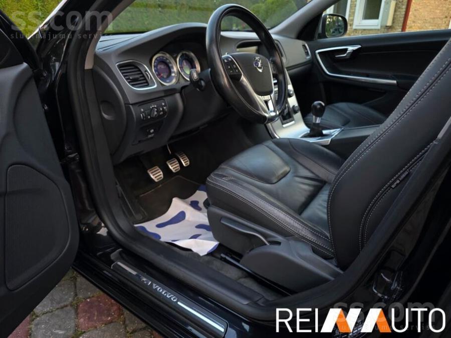 Melns Volvo V60 2012 Rīga, ar dzinēja tilpumu 2.00 L un nobraukumu 347 tūkst. km par 6350 €, foto 25 vietnē AUTOMOTO.COM.LV
