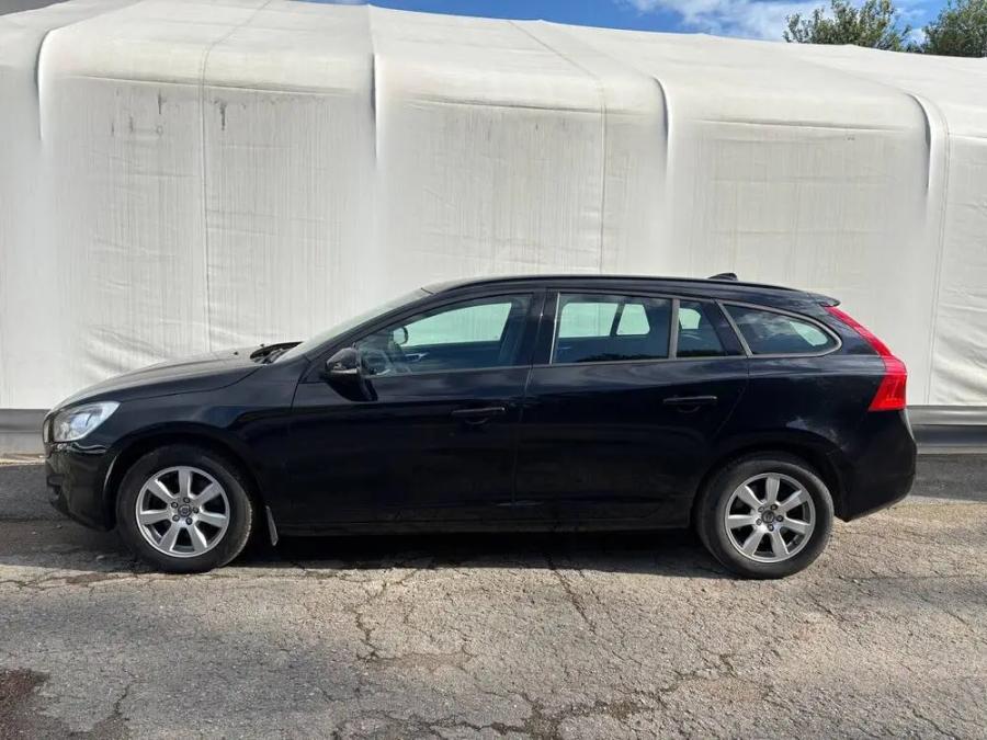 Melns Volvo V60 2012 Ogre, ar dzinēja tilpumu 2.00 L un nobraukumu 0 tūkst. km par 5100 €, foto 5 vietnē AUTOMOTO.COM.LV