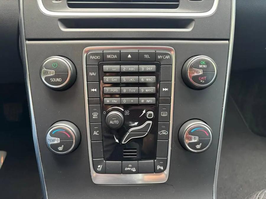 Melns Volvo V60 2012 Ogre, ar dzinēja tilpumu 2.00 L un nobraukumu 0 tūkst. km par 5100 €, foto 15 vietnē AUTOMOTO.COM.LV