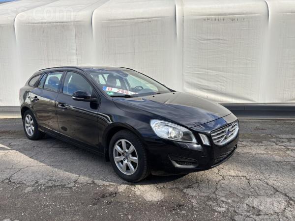 Black Volvo V60 2012 in Ogre, with an engine capacity of 2.00 L and mileage of 332 thousand km for 5100 €, photo 3 on AUTOMOTO.COM.LV