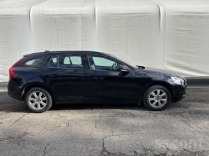 Melns Volvo V60 2012 Ogre, ar dzinēja tilpumu 2.00 L un nobraukumu 332 tūkst. km par 5100 €, foto 8 vietnē AUTOMOTO.COM.LV