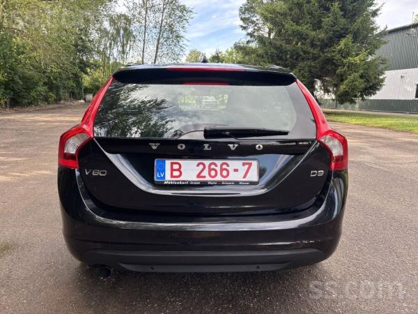 Black Volvo V60 2012 in Ogre, with an engine capacity of 2.00 L and mileage of 332 thousand km for 5100 €, photo 10 on AUTOMOTO.COM.LV